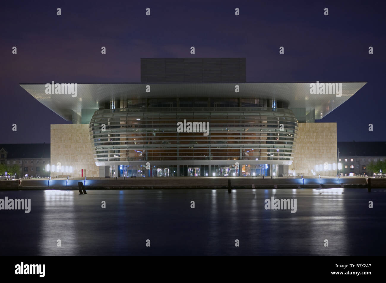 Copenhagen opera house night copenhagen hi-res stock photography and ...