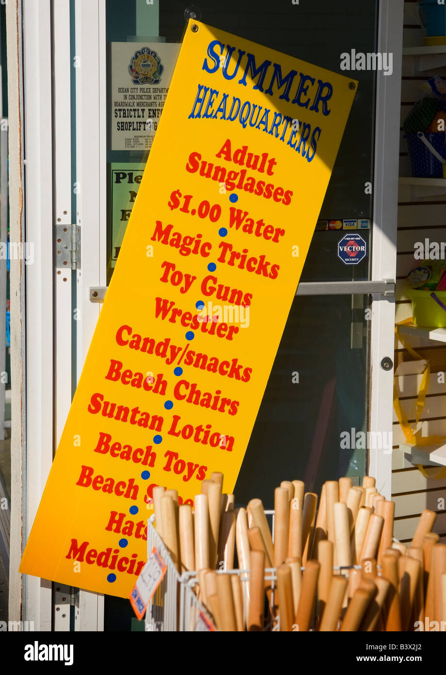Sign at a store near the beach Stock Photo - Alamy