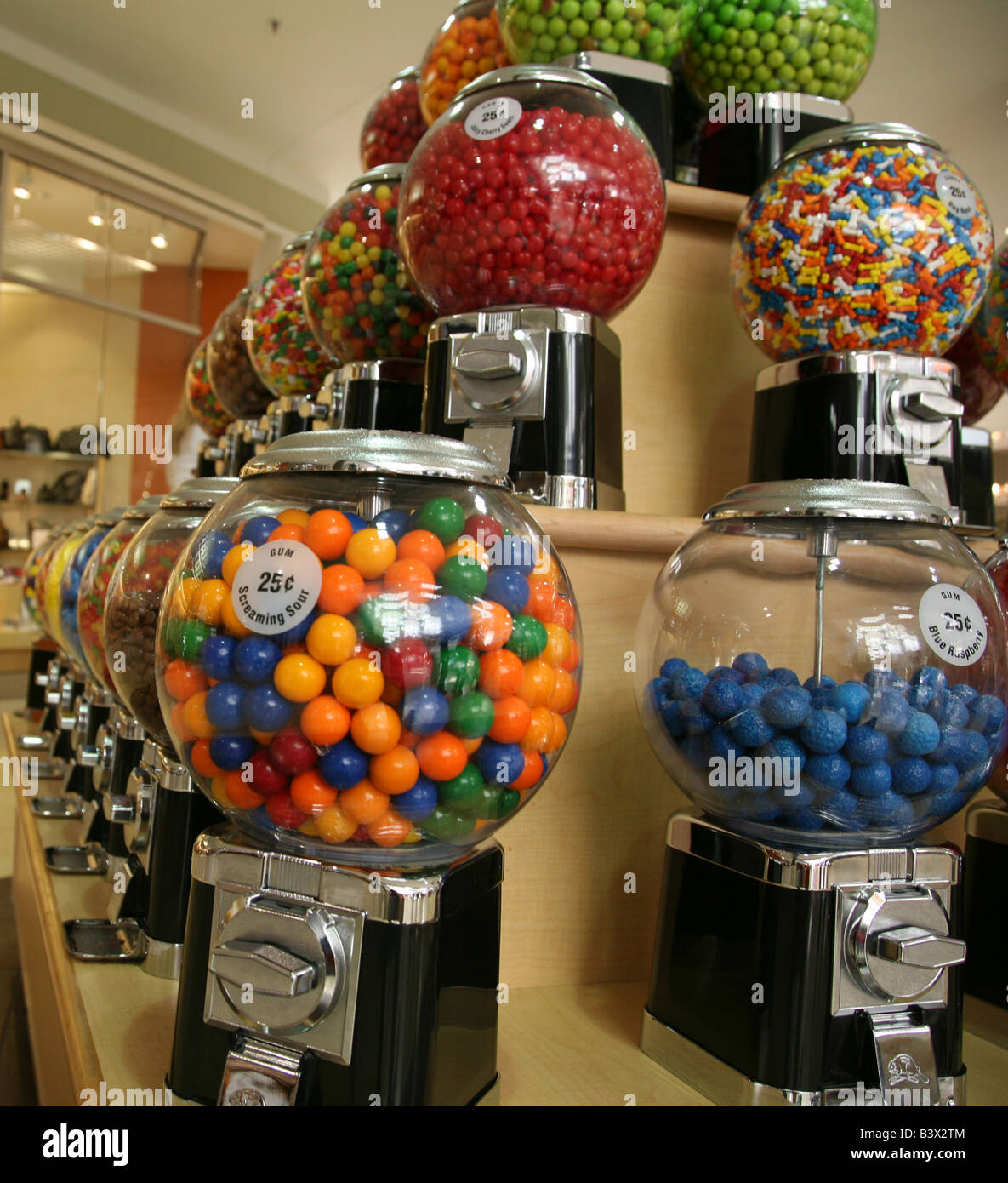 A candy-machine kiosk at a shopping mall Stock Photo - Alamy