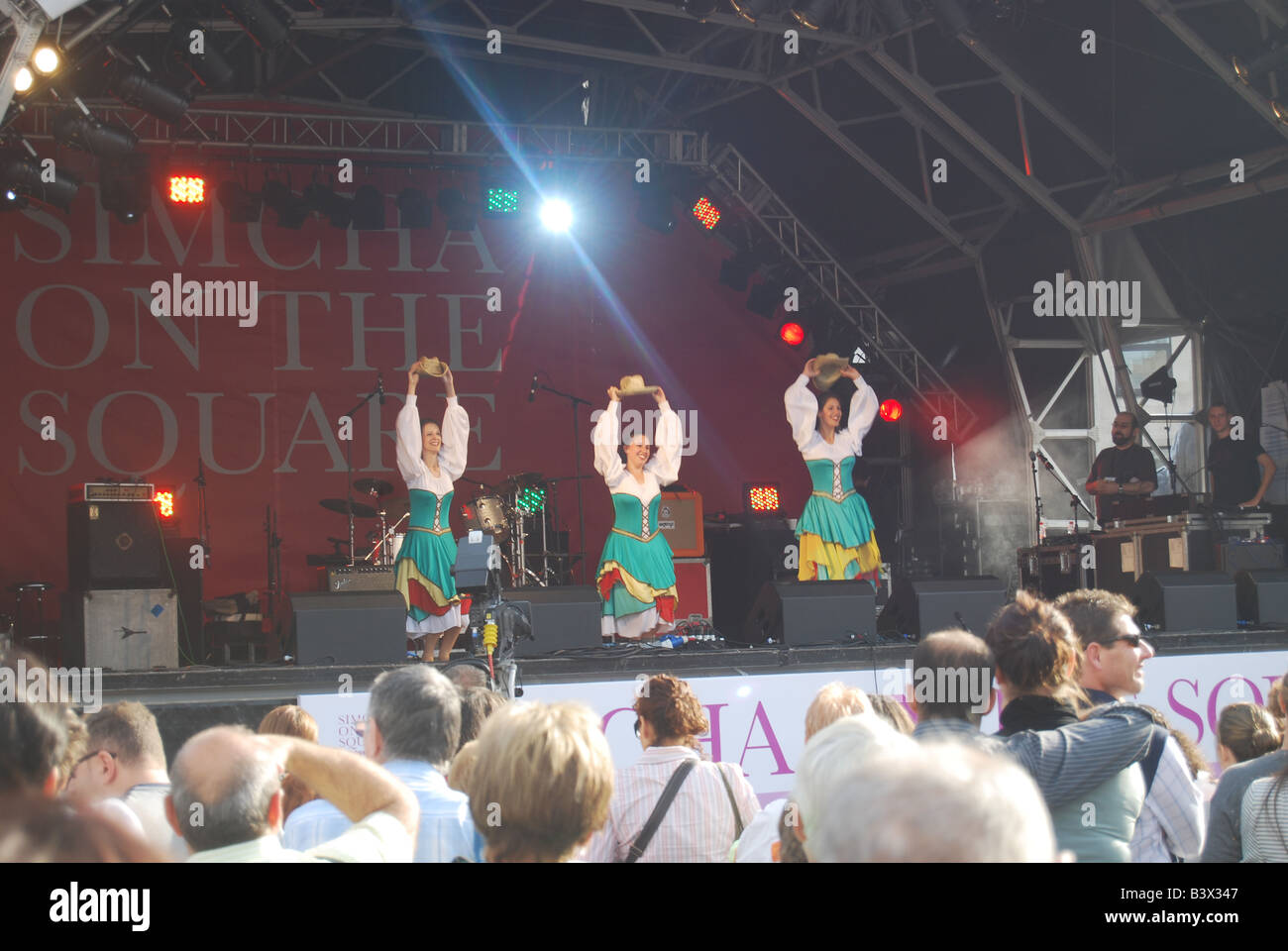 Simcha Trafalgar square London Jewish festival Stock Photo - Alamy
