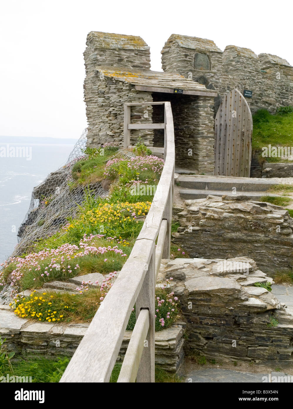 Tintagel castle wall ruins hi-res stock photography and images - Alamy