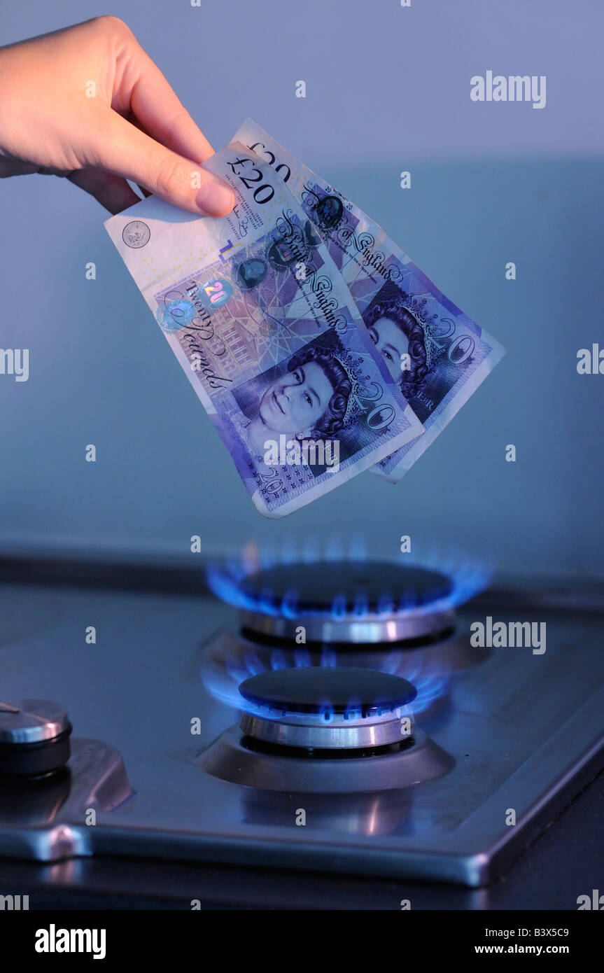 Money burning pounds hi-res stock photography and images - Alamy