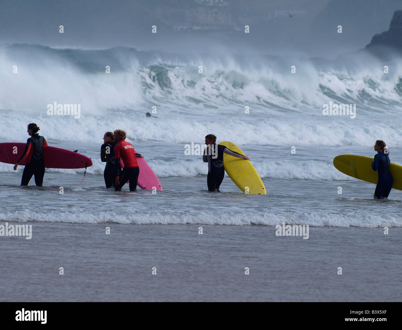 Five surfers entering the water at Newquay, Cornwall Stock Photo - Alamy