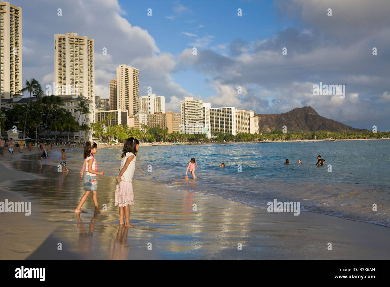 Waikiki Beach and Diamond Head Volcanic Crater Honolulu Oahu Pacific ...