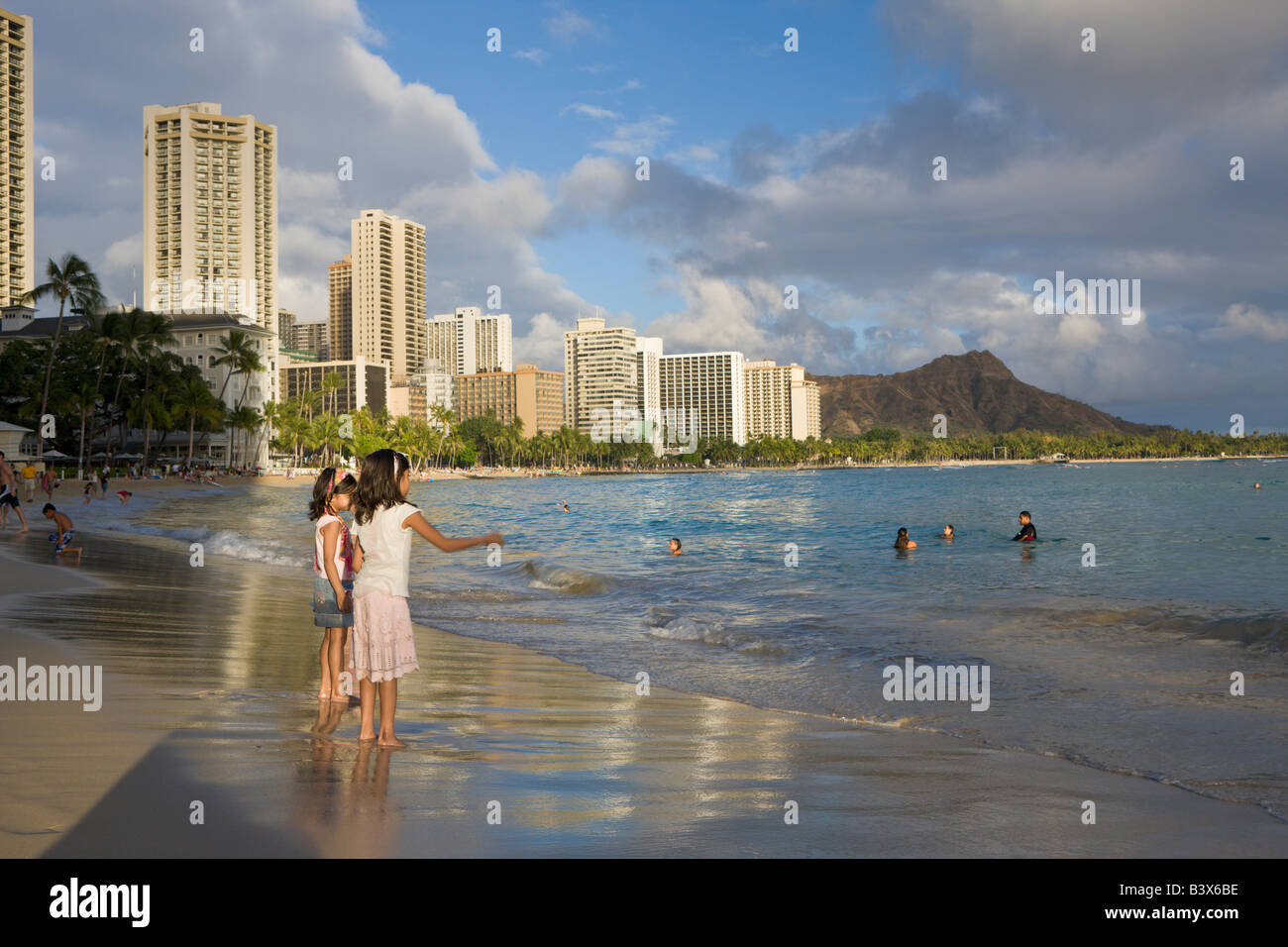 Waikiki Beach and Diamond Head Volcanic Crater Honolulu Oahu Pacific ... Waikiki Beach and Diamond Head Volcanic Crater Honolulu Oahu Pacific ...