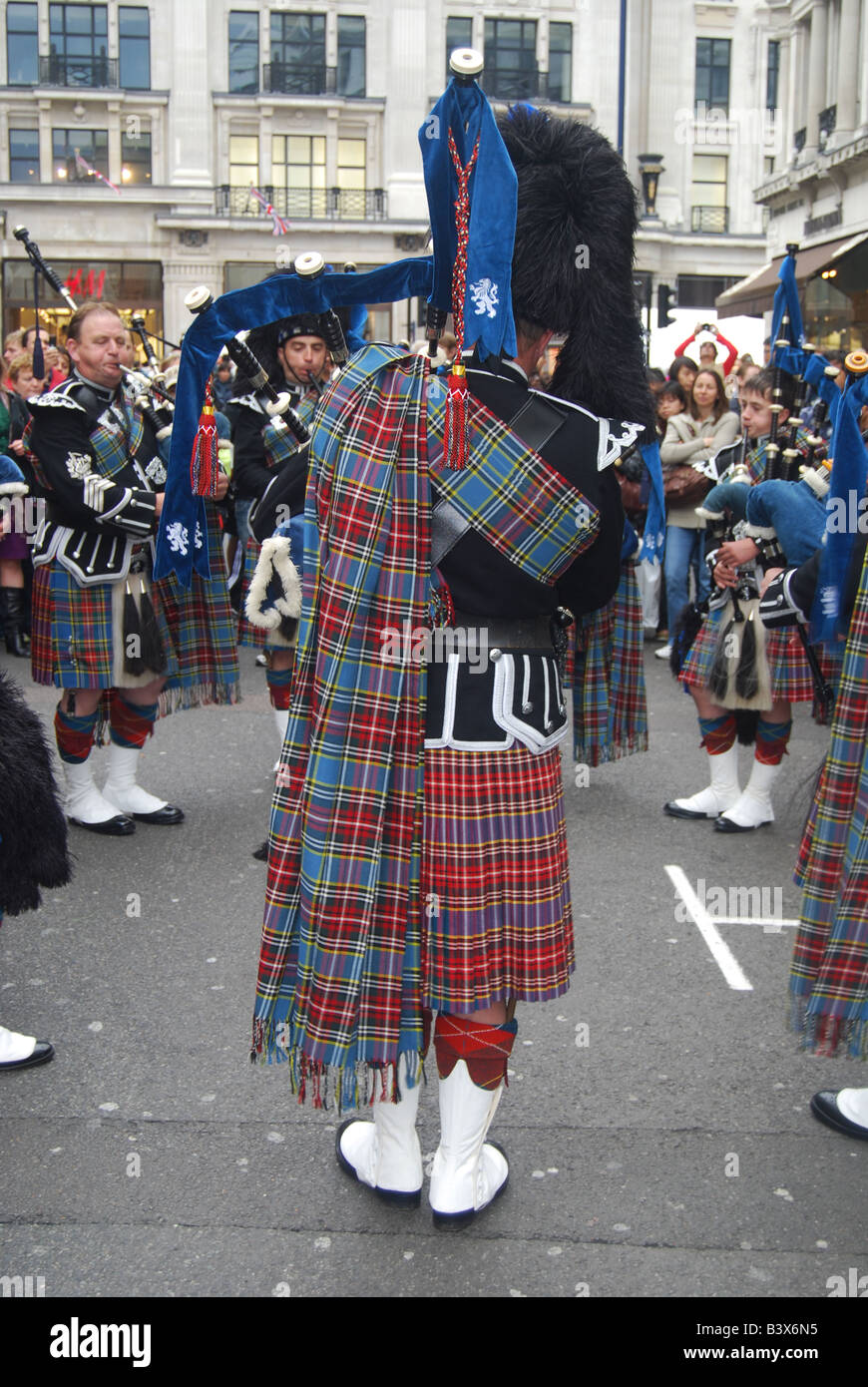 London 2008 scots bagpipe hi-res stock photography and images - Alamy