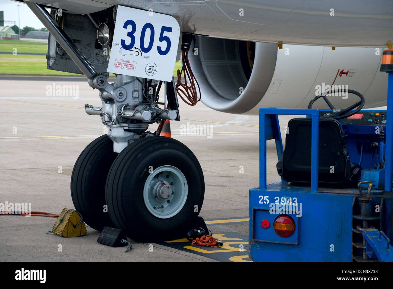 Closeup of an Airbus A310-300 airplane's landing gear Stock Photo - Alamy