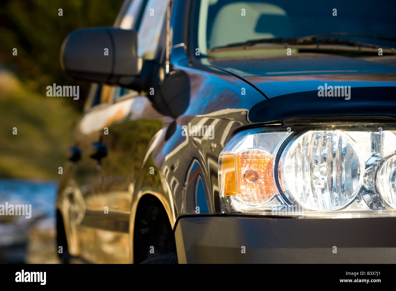 Black sports utility vehicle hi-res stock photography and images - Alamy