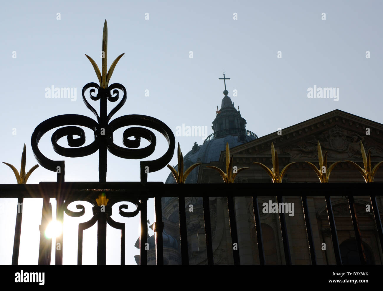 Sunbeam by gate hi-res stock photography and images - Alamy