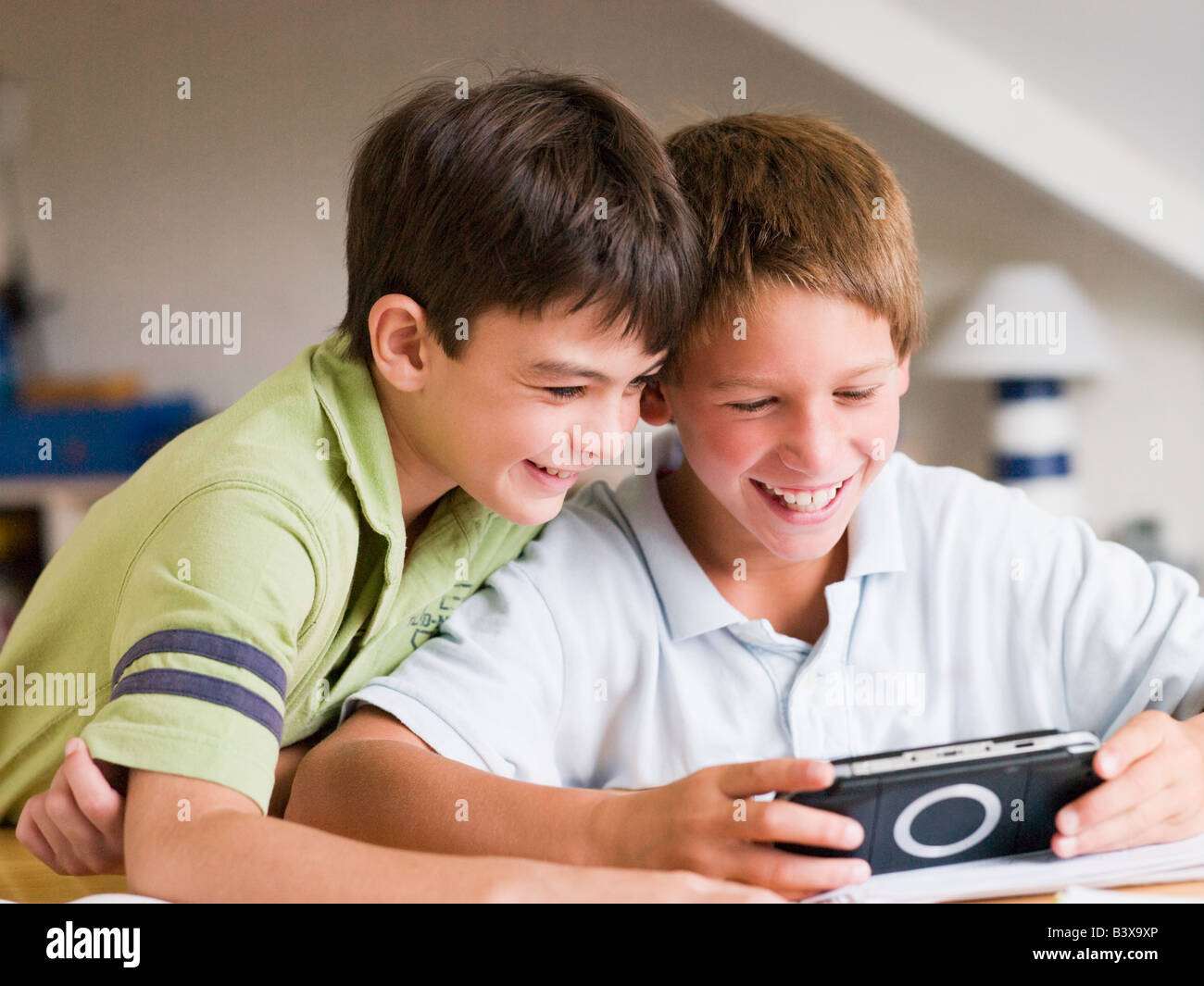 Two boys playing a video game hi-res stock photography and images - Alamy