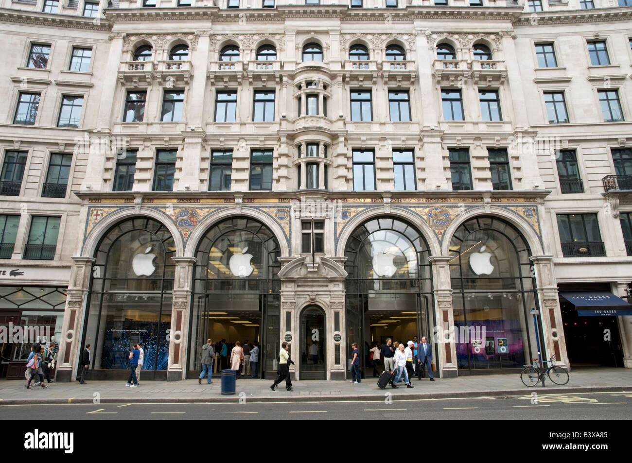 Apple store on Regent Street, London, UK Stock Photo - Alamy