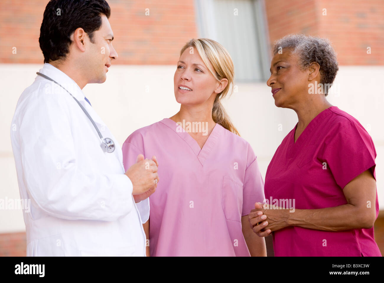 Doctor And Nurses Standing Outside A Hospital Stock Photo - Alamy