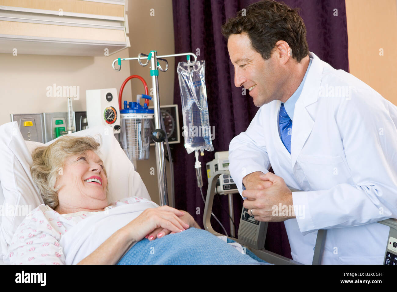 Doctor Talking To Patient Stock Photo - Alamy