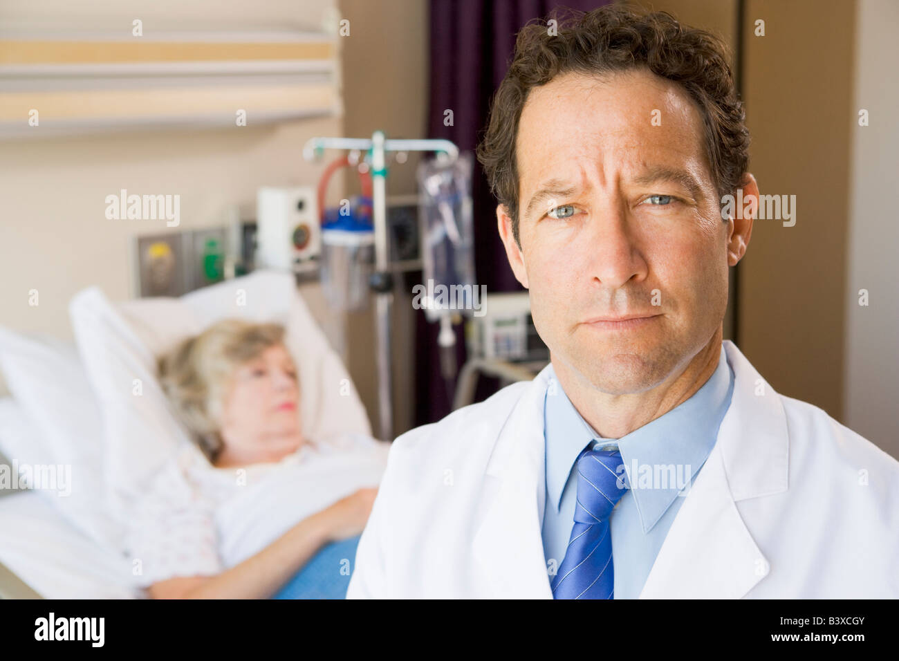 Doctor standing in patients room hi-res stock photography and images ...
