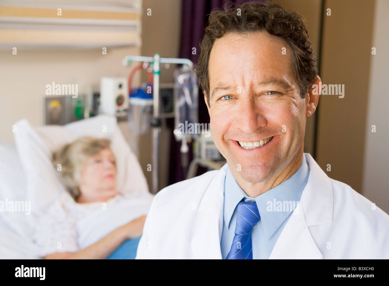 Patients in hospital bed and ward hi-res stock photography and images ...