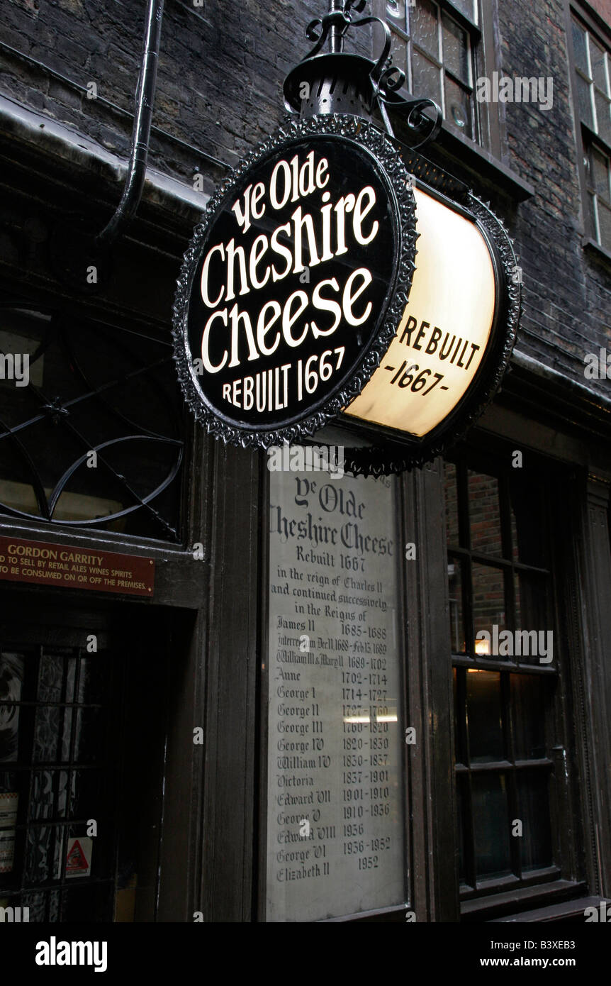 The Old Cheshire Cheese Pub, London, England Stock Photo - Alamy