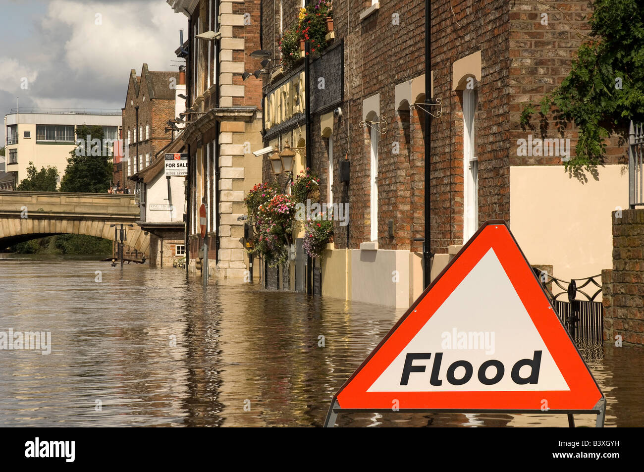 Floods uk sign hi-res stock photography and images - Alamy