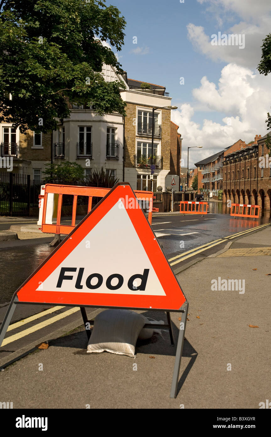 Flooding across england hi-res stock photography and images - Alamy
