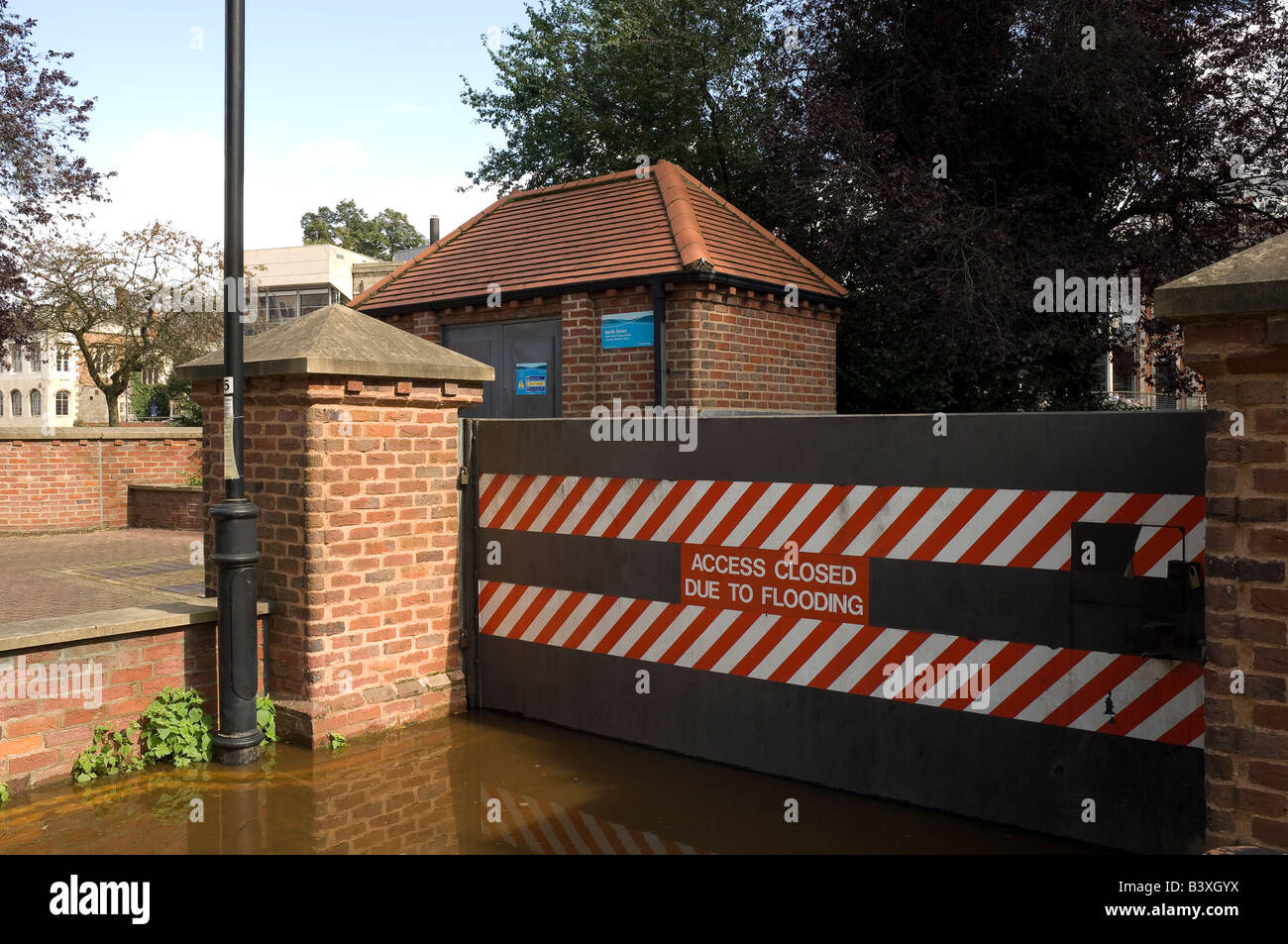 York flood defence barrier hi-res stock photography and images - Alamy
