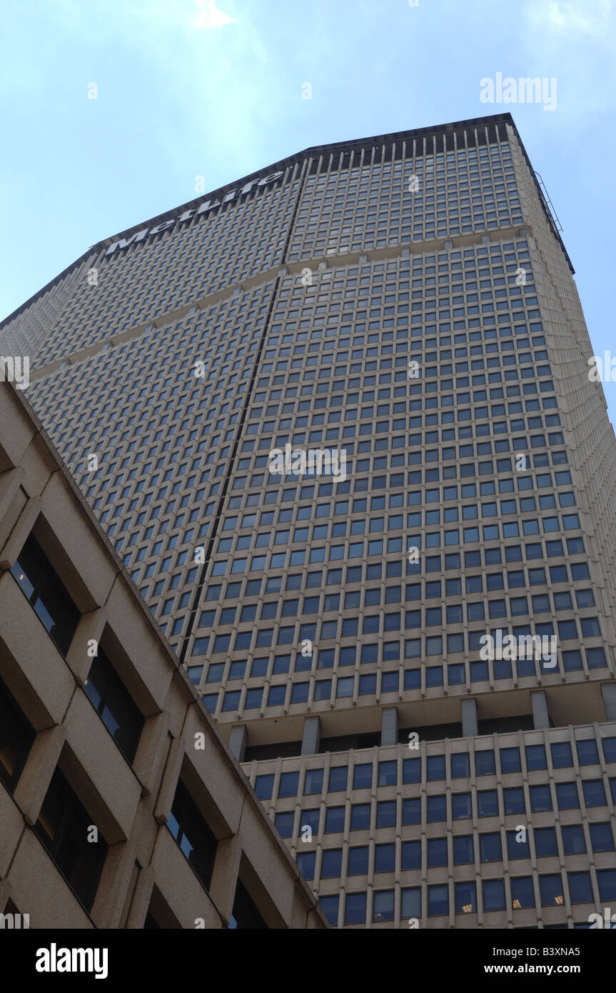 Metlife building skyscraper park avenue hi-res stock photography and ...