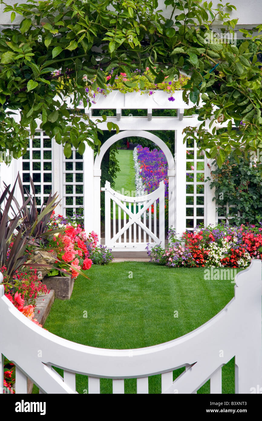 Gate with flowers at Butchart Gardens B C Canada Stock Photo - Alamy