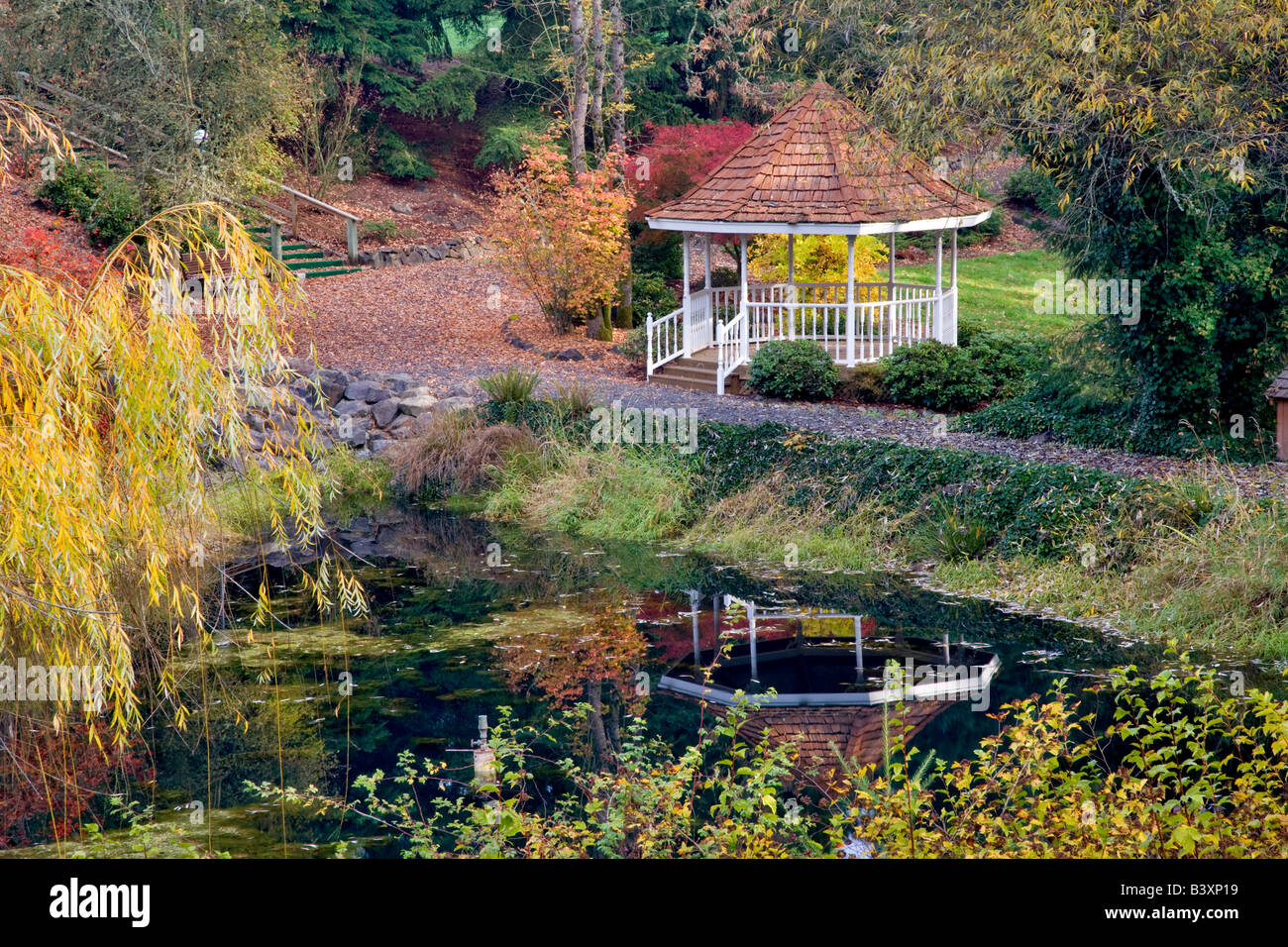 Silverton oregon garden fall hi-res stock photography and images - Alamy