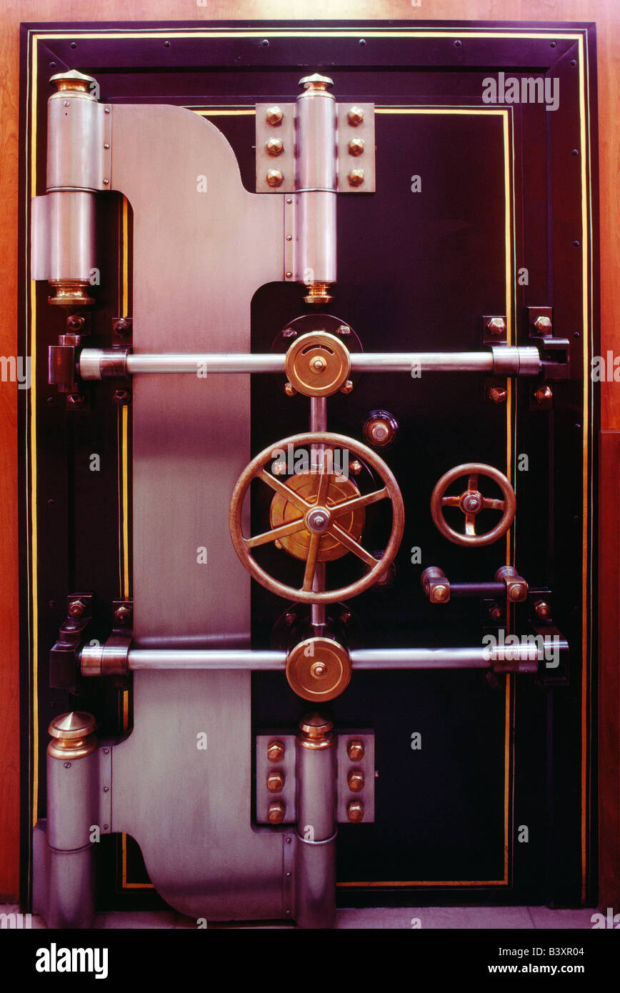 Antique brass bank vault hi-res stock photography and images - Alamy