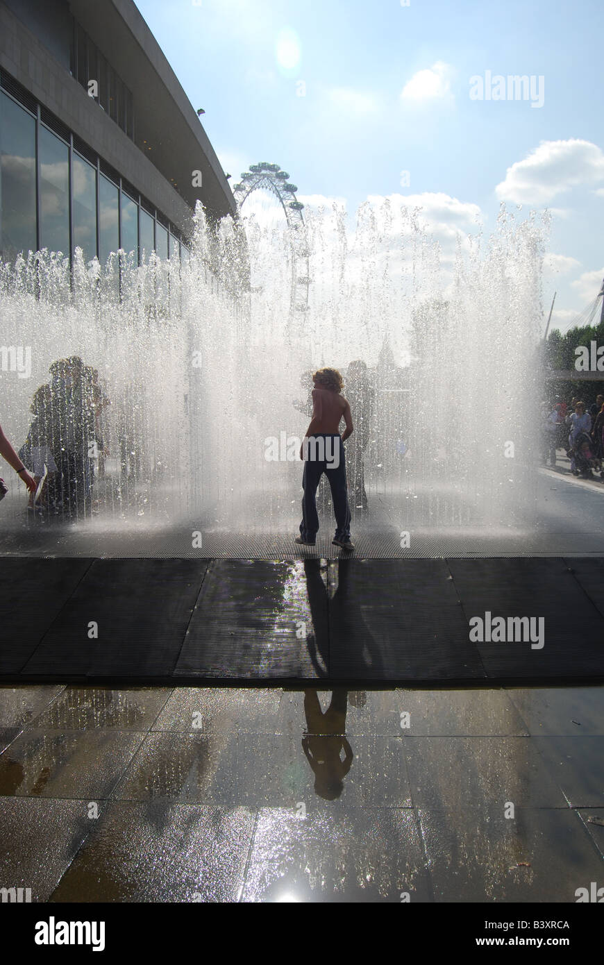 Simple water fountains hi-res stock photography and images - Alamy