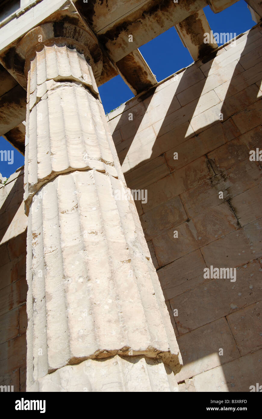 Doric column hi-res stock photography and images - Alamy
