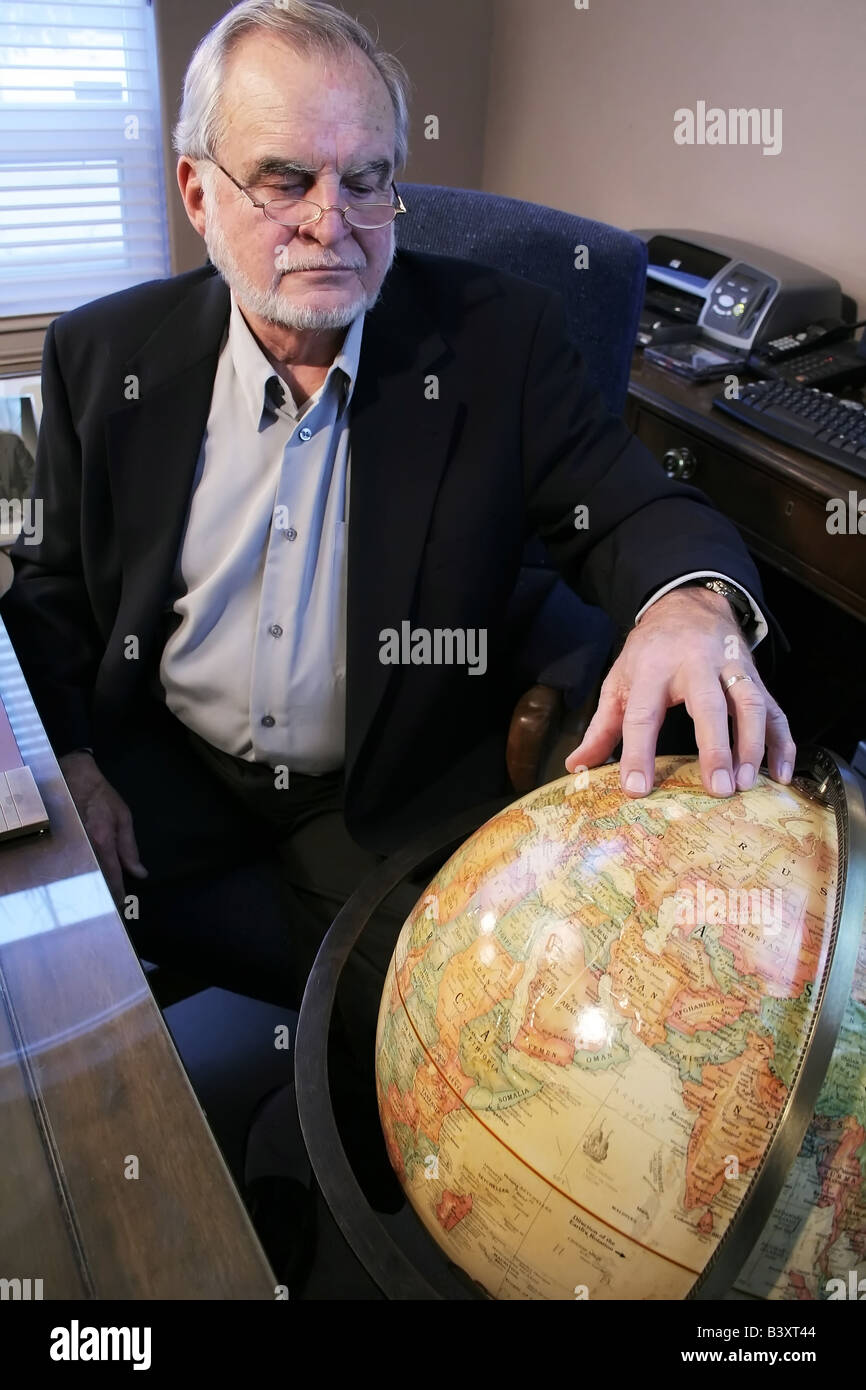 Pointing at globe europe hi-res stock photography and images - Alamy