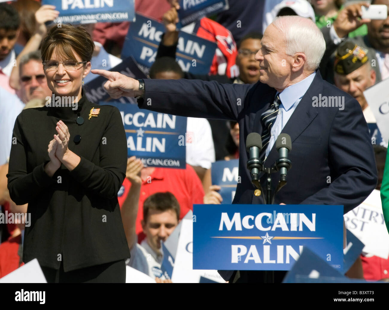 Us presidential candidates john mccain hi-res stock photography and ...