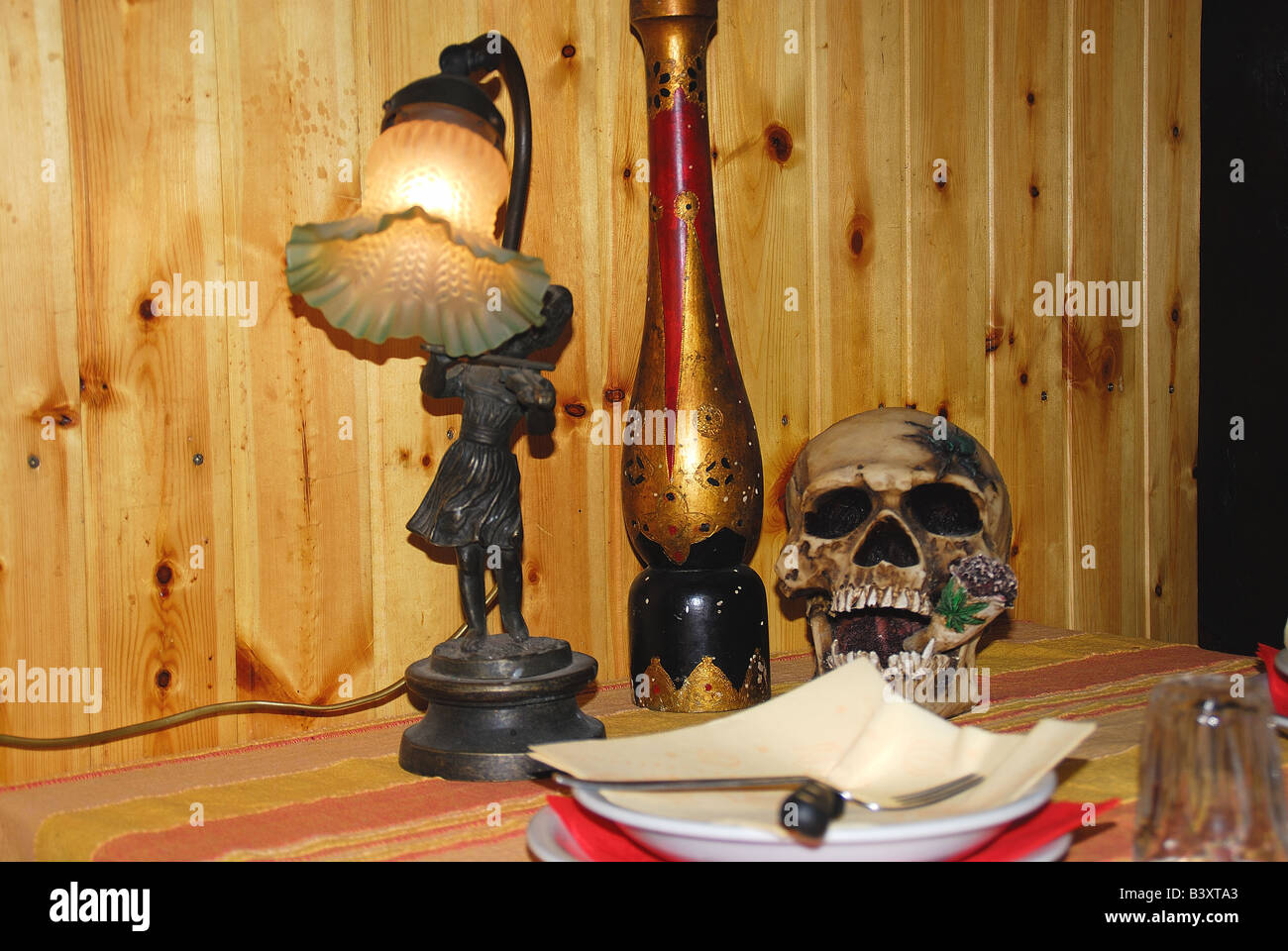 Art club restaurant hi-res stock photography and images - Alamy