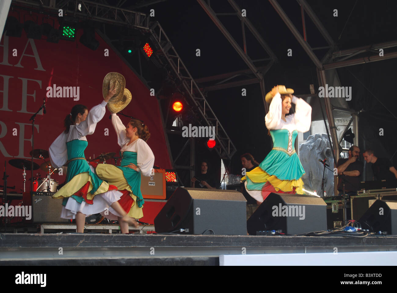 Jewish folk dance hi-res stock photography and images - Alamy