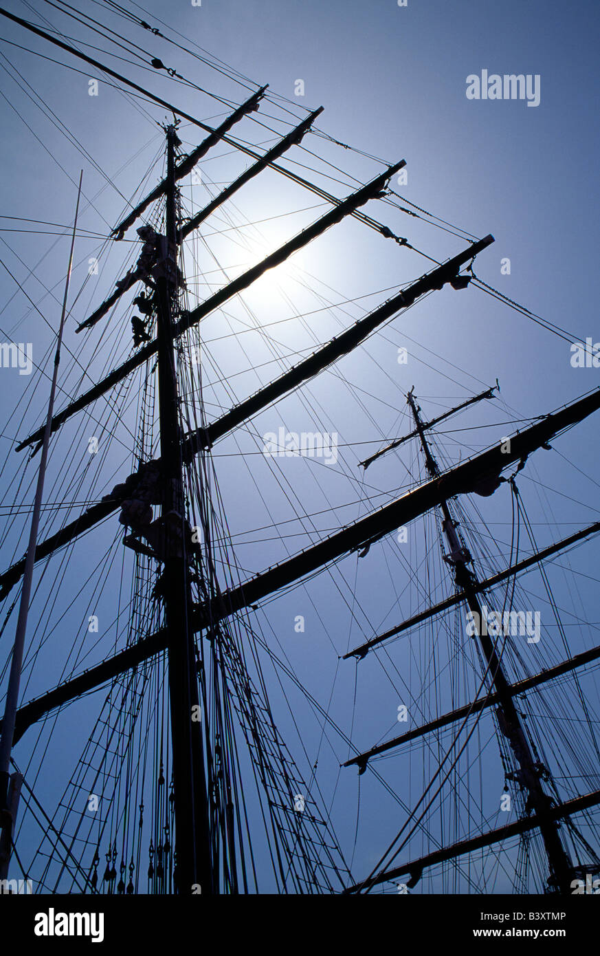 Rigging ship hi-res stock photography and images - Alamy