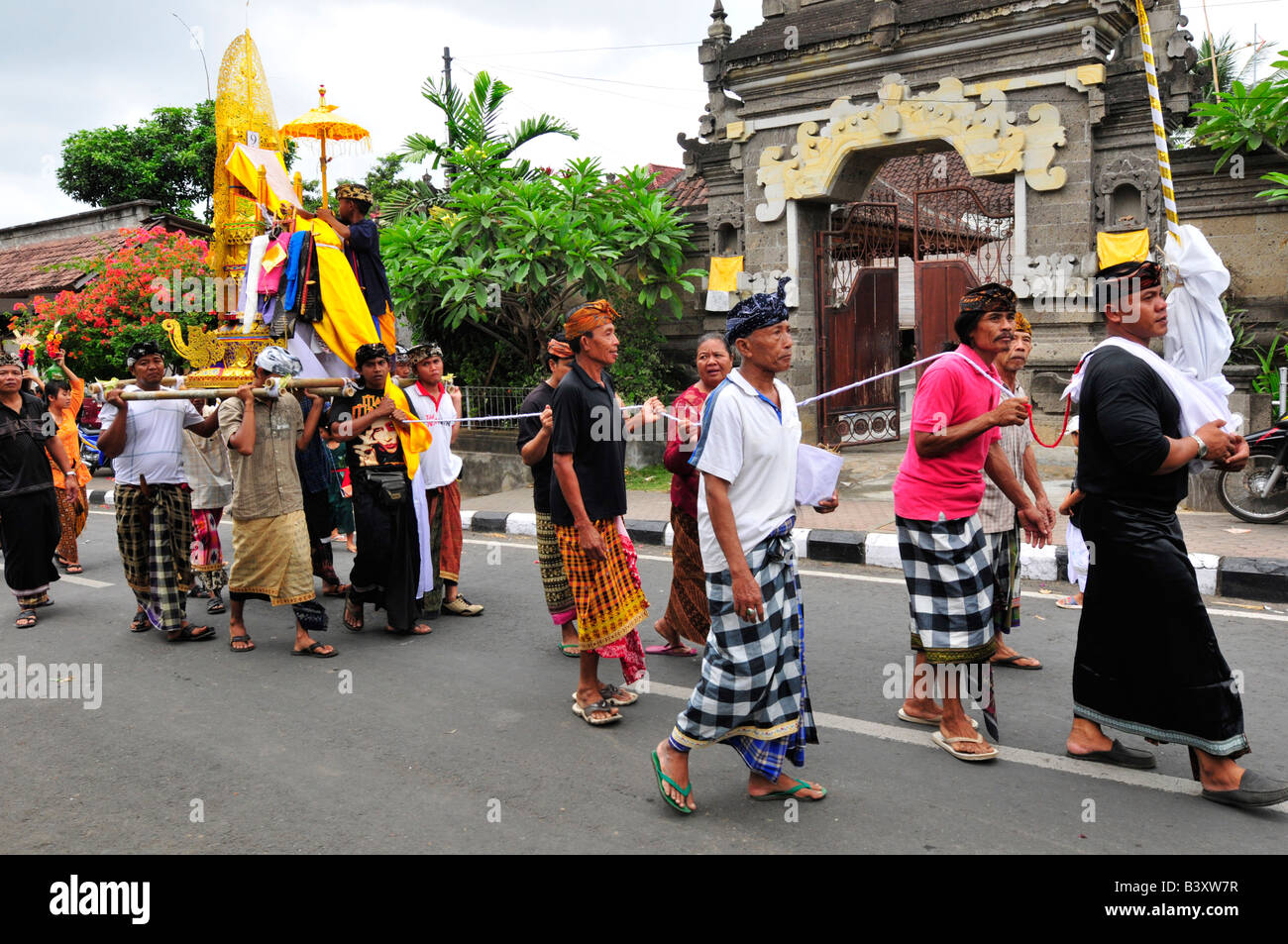 mourners during funeral procession, mass cremation in gianyar , bali ...