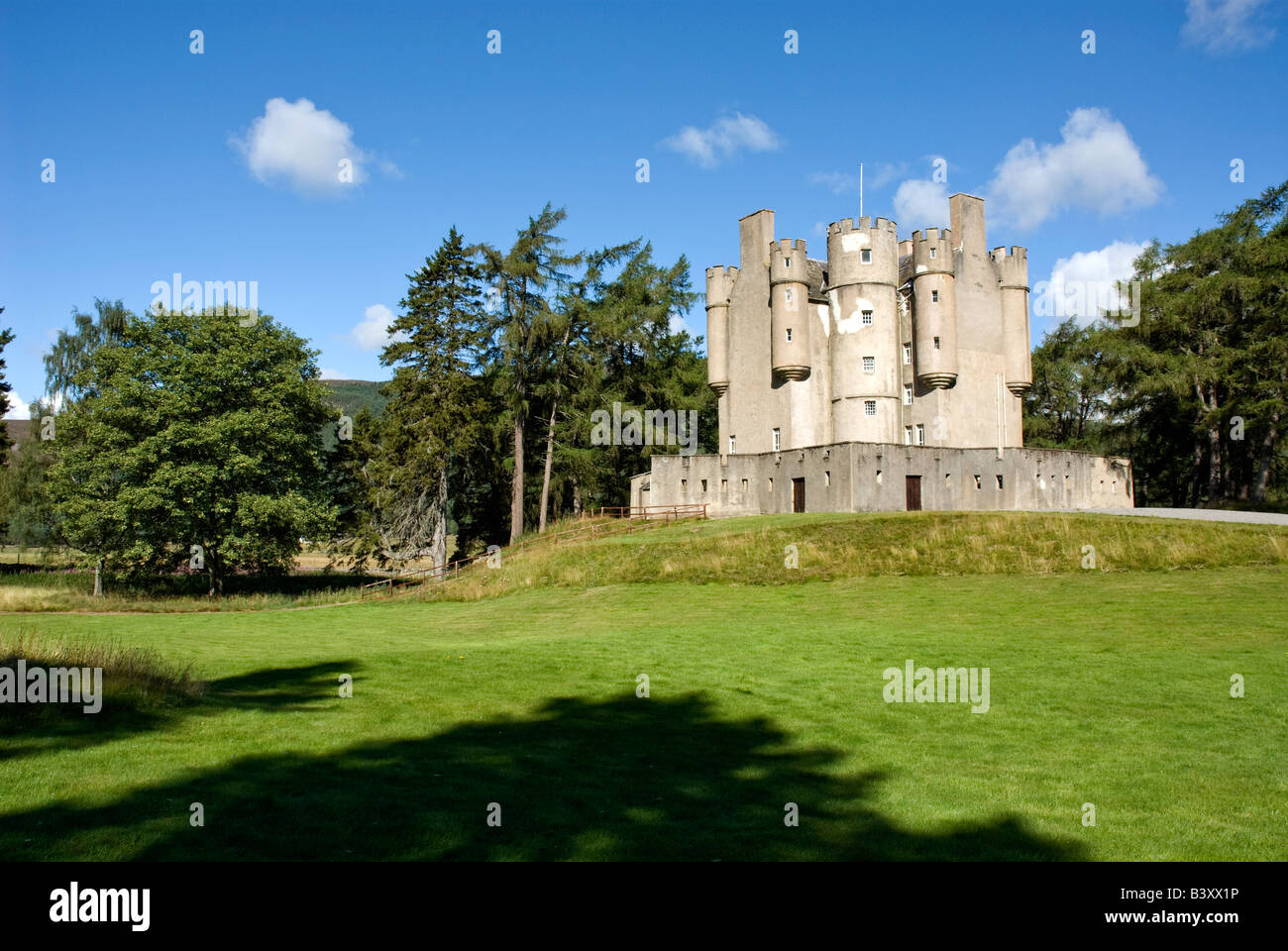 Braemar castle hi-res stock photography and images - Alamy