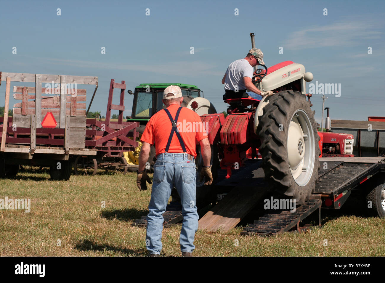 Unloading tractor hi-res stock photography and images - Alamy