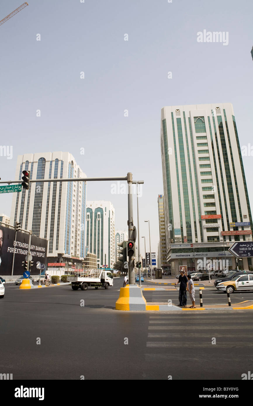 Abu dhabi street hi-res stock photography and images - Alamy