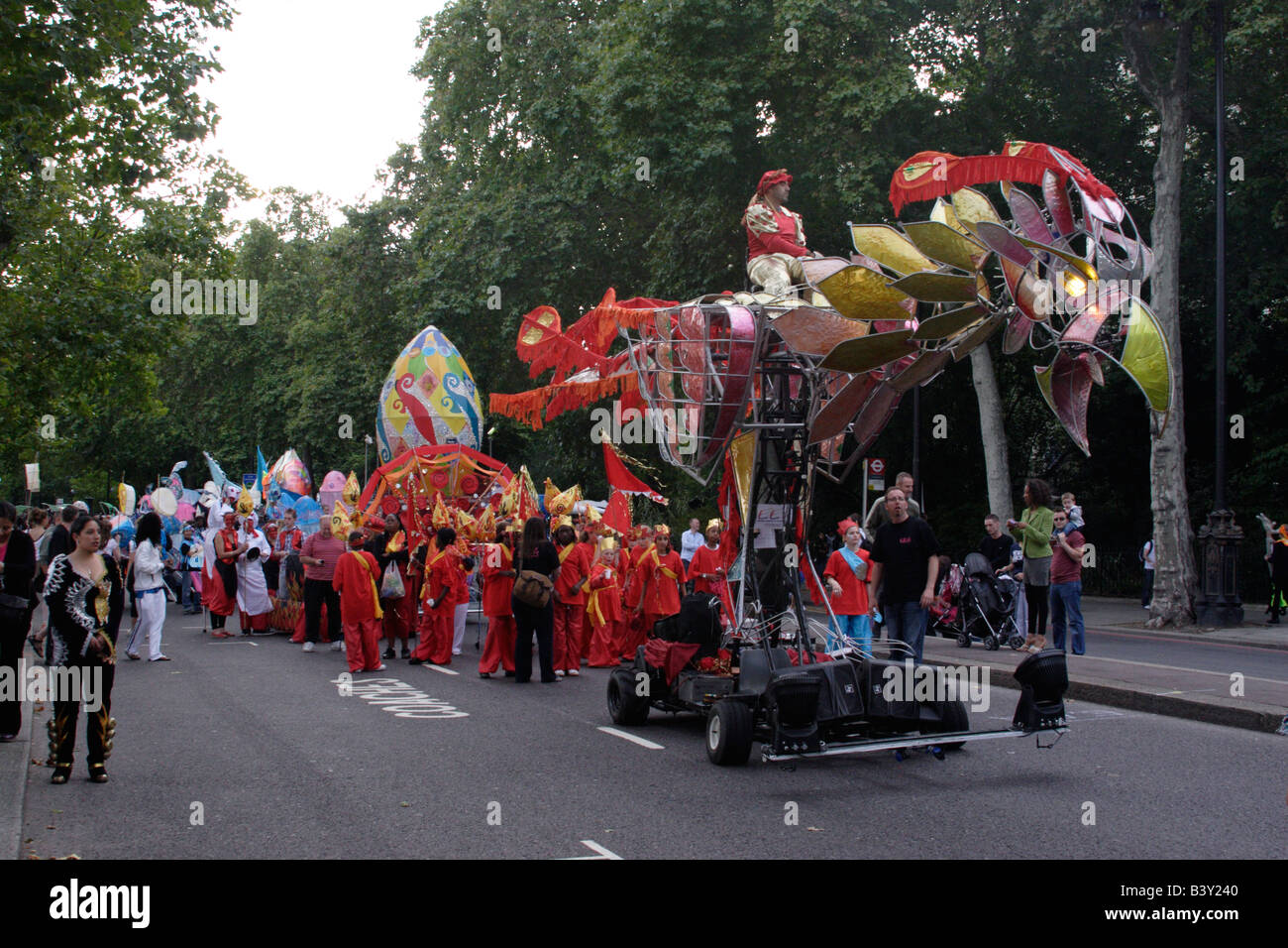 Carnival parade night giant hi-res stock photography and images - Alamy