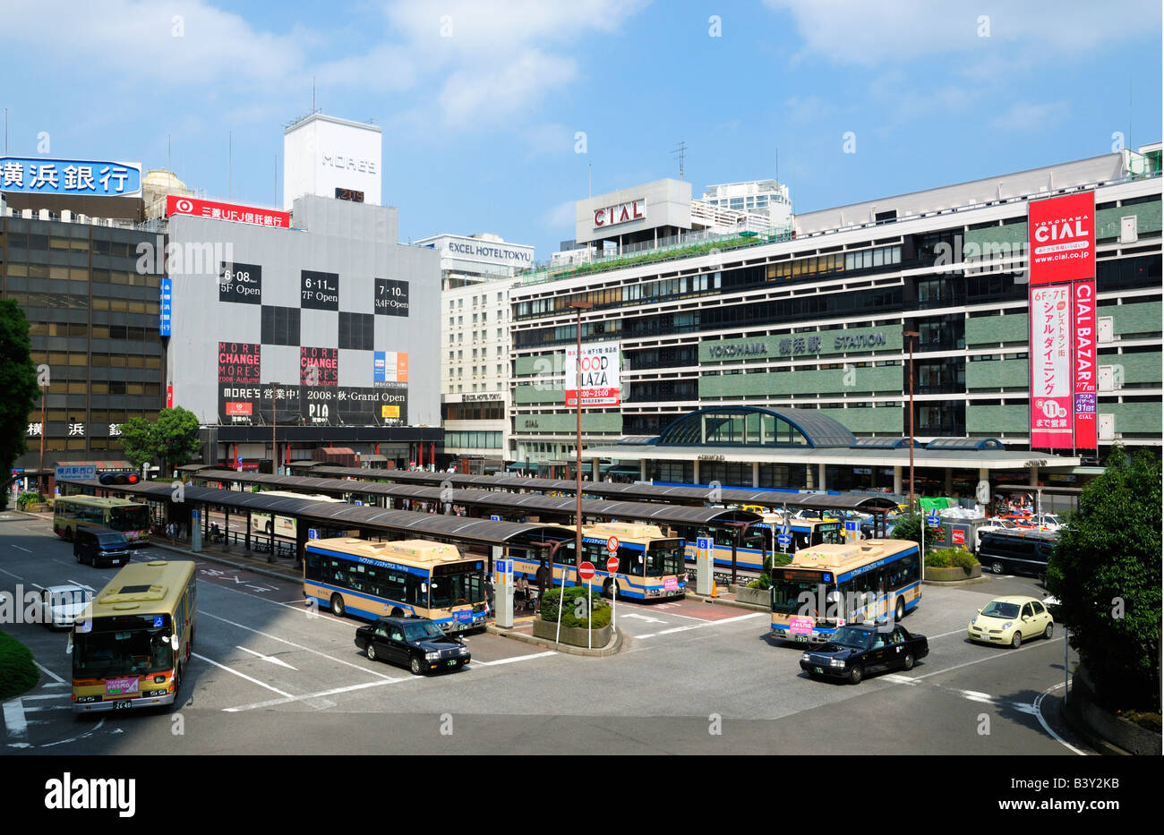 Bus stand japan hi-res stock photography and images - Alamy