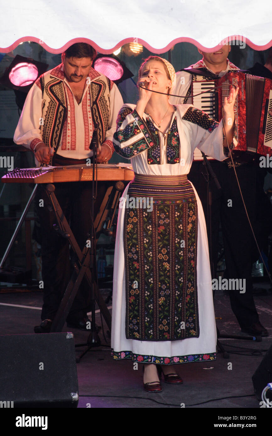 Female folk singer hi-res stock photography and images - Alamy