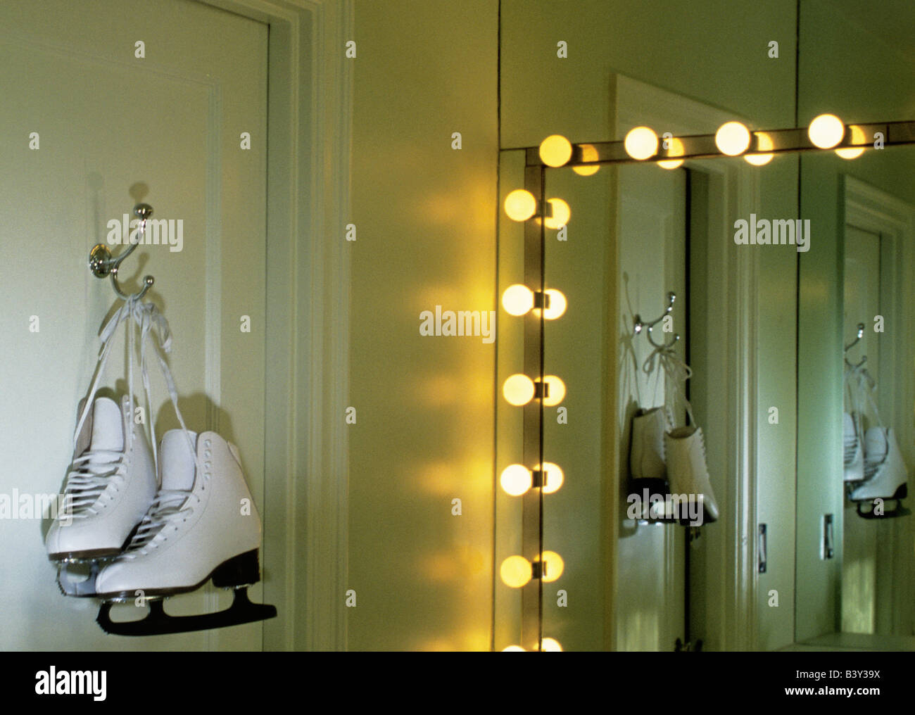 Theatre dressing room hi-res stock photography and images - Alamy