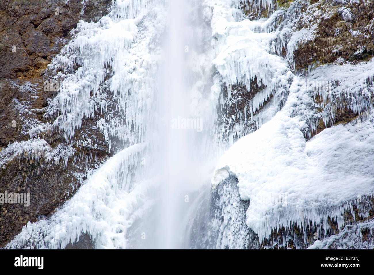 Multnomah falls frozen hi-res stock photography and images - Alamy