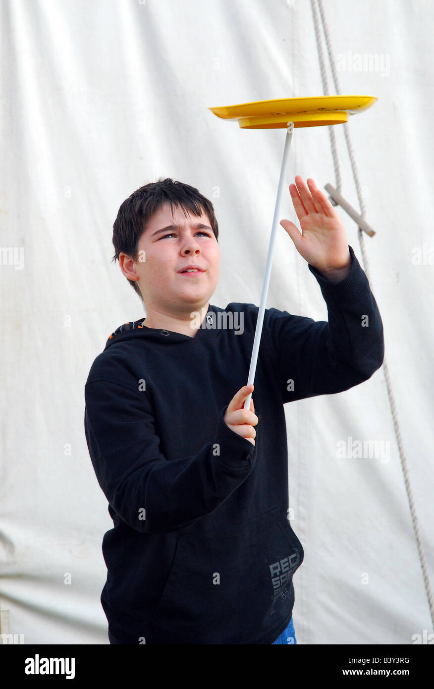 Circus balancing act hi-res stock photography and images - Alamy