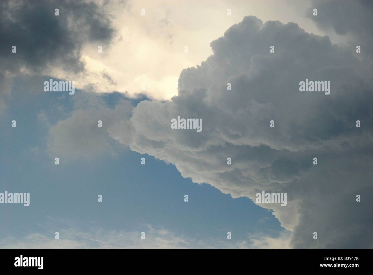 Cloud mass hi-res stock photography and images - Alamy