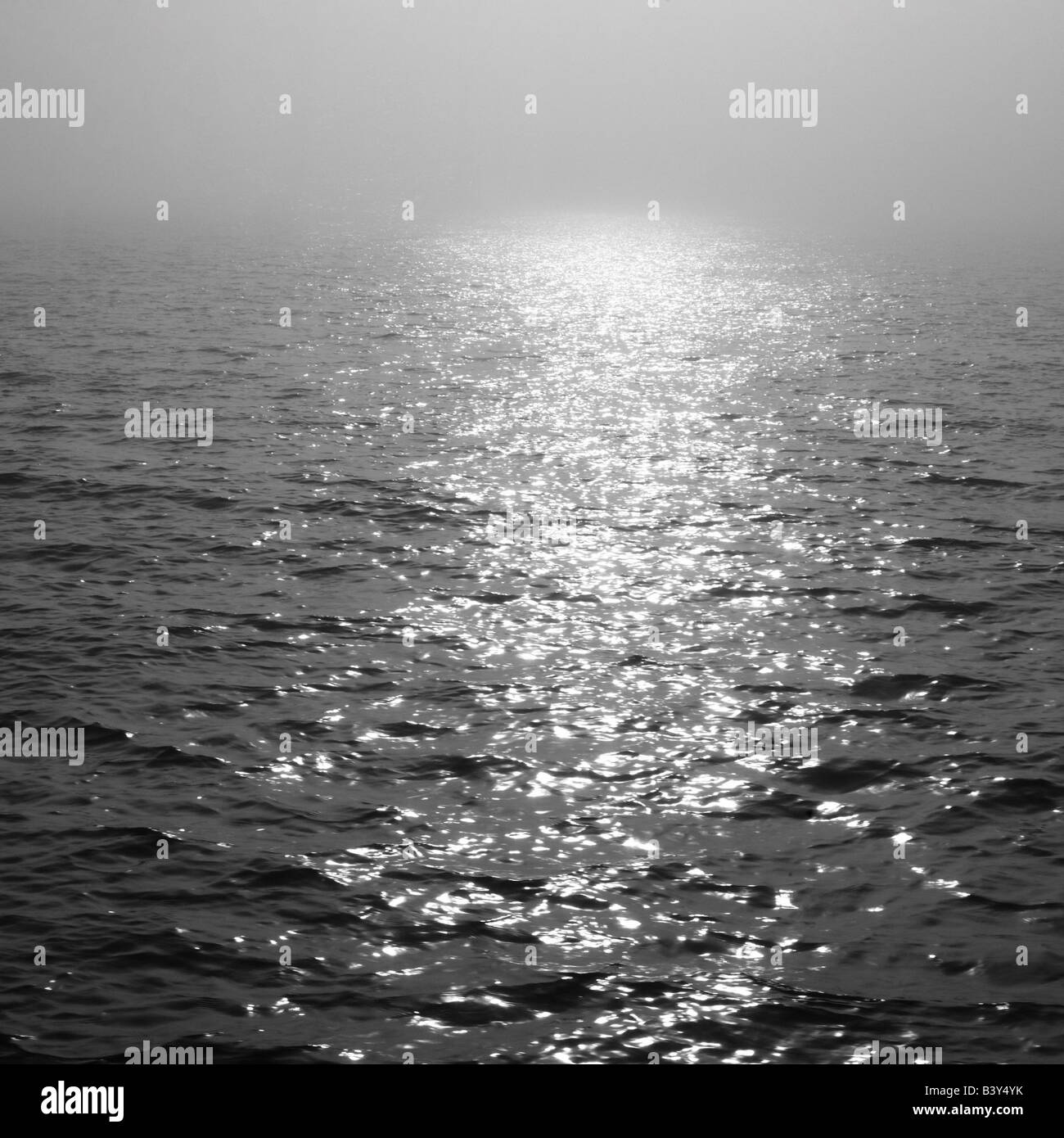 Sunlight through mist hi-res stock photography and images - Alamy