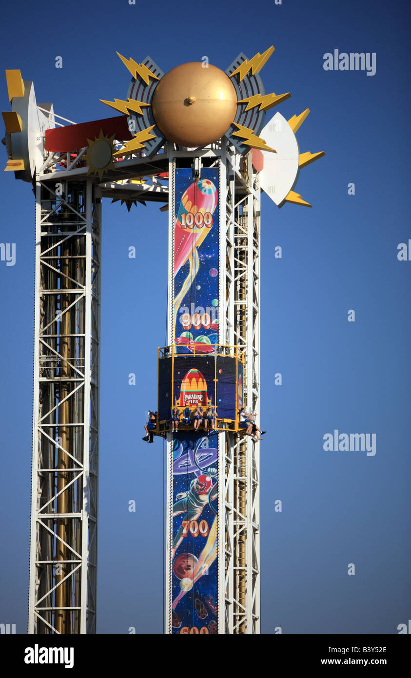 Maliboomer disneyland attraction hi-res stock photography and images ...
