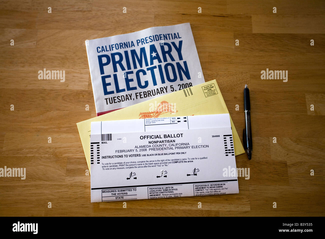 Official voter information guide hi-res stock photography and images ...