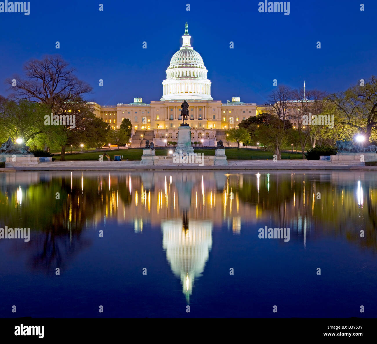 Reflecting pool washington dc hi-res stock photography and images - Alamy