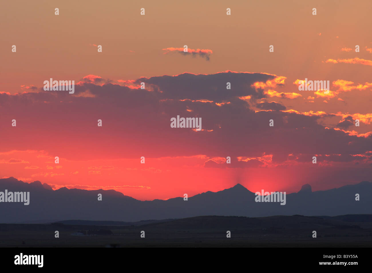 Sun just above the horizon hi-res stock photography and images - Alamy